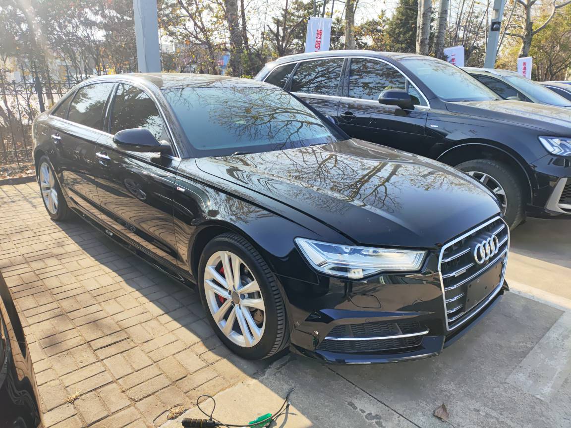 奥迪 奥迪A6L 2018款 30周年年型 45 TFSI quattro 运动型实拍图