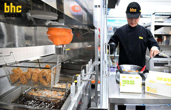 bhc 치킨, '튀김로봇' 도입 매장 전국 22개로 확대