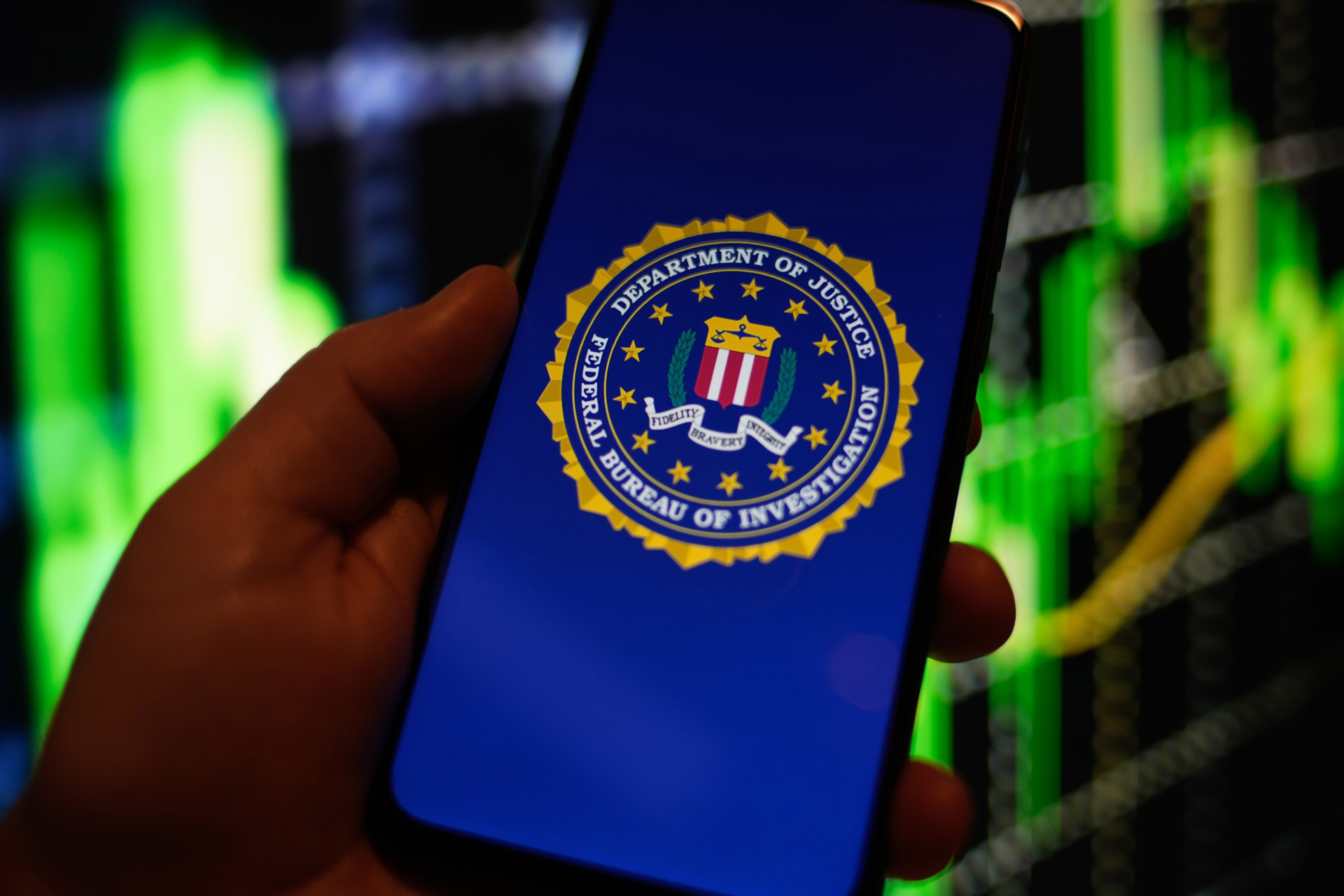 FBI urgently warns iPhone and Android users to stop sending texts FBI urgently warns iPhone and Android users to stop sending texts