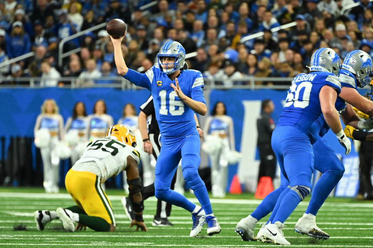 Former NFL Quarterback Says NFL Refs 'Tainted' Packers-Lions Game