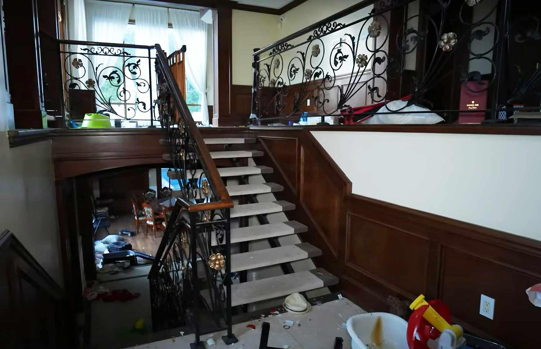 10 luxury mansions abandoned by their super-rich owners