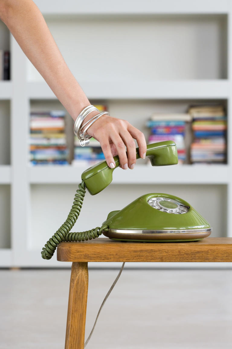 Apple, Android users on notice from FBI, CISA about texts amid 'massive ...