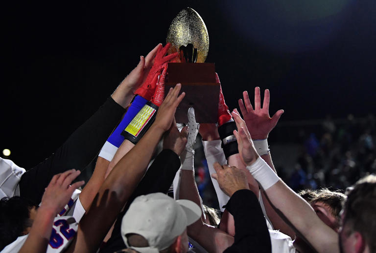 Carney's late TD lifts Muenster past Shiner in thrilling Class 2A ...