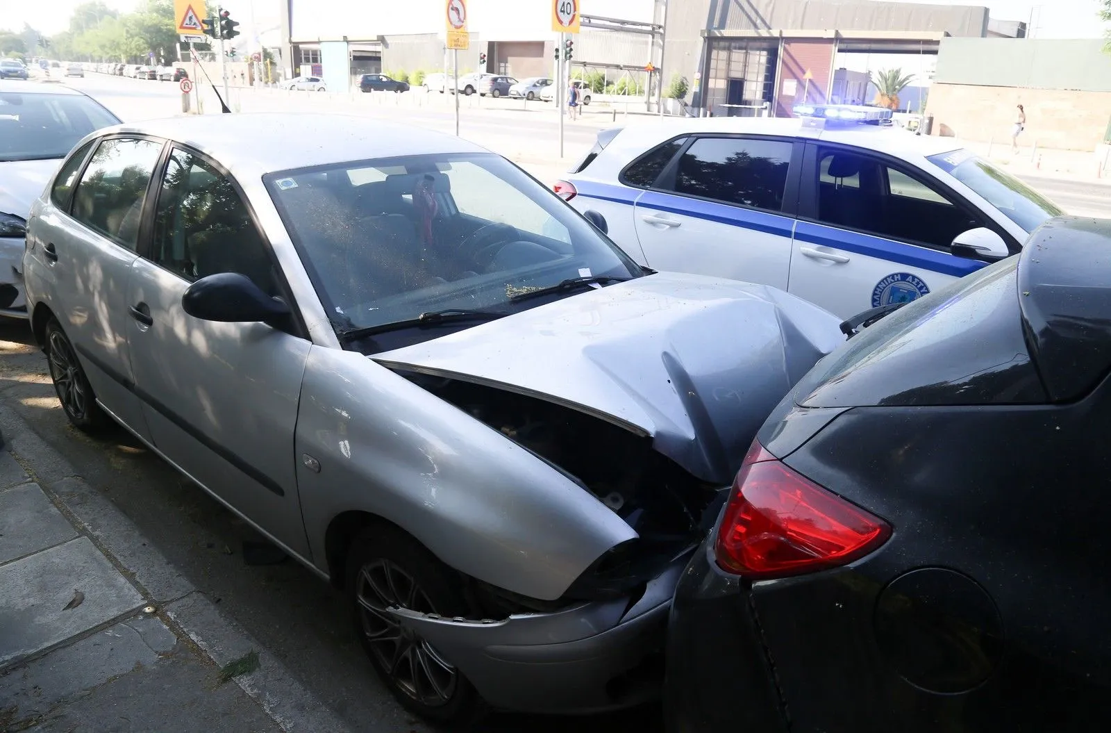 Θεσσαλονίκη: Καραμπόλα οκτώ ΙΧ στον Περιφερειακό - Πέντε τραυματίες