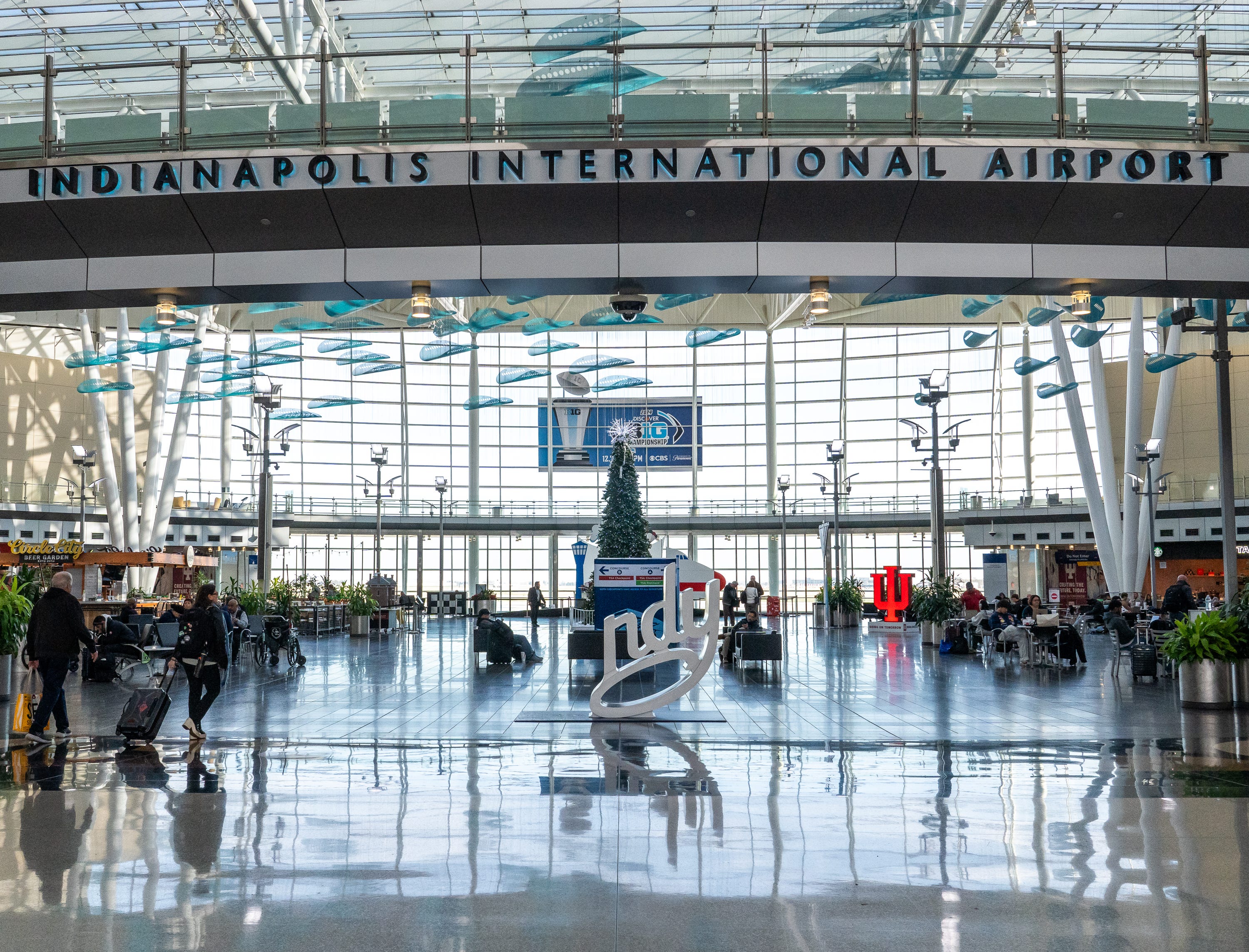 Traveling for Thanksgiving? How to check for flight delays before ...