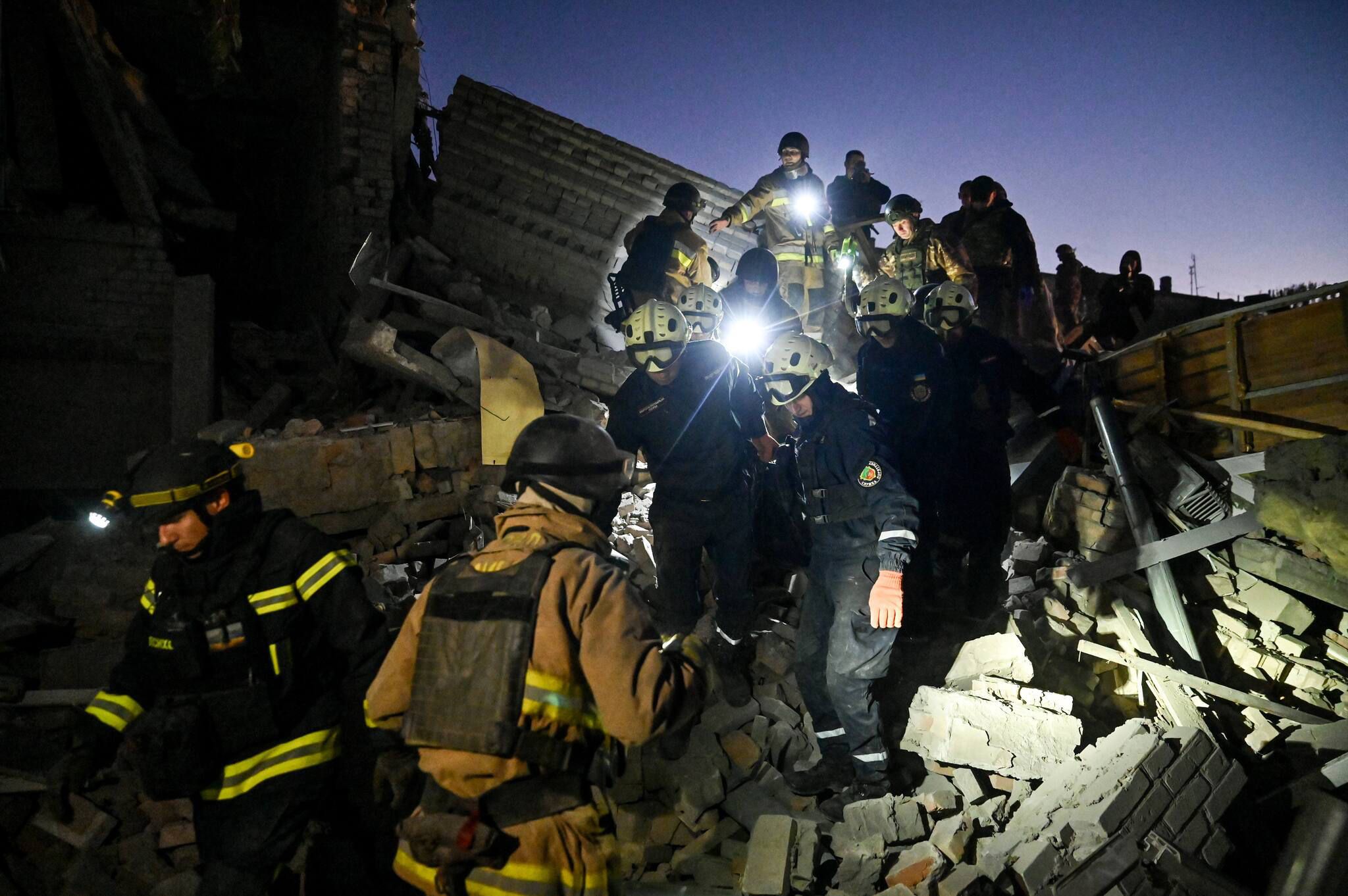 Ukraine-Liveblog: Viele Tote nach russischem Bombenangriff auf ... Ukraine-Liveblog: Viele Tote nach russischem Bombenangriff auf ...