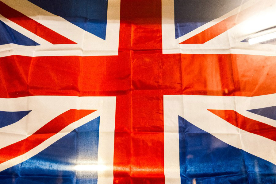 United Kingdom cracks down on junk food TV advertisements United Kingdom cracks down on junk food TV advertisements