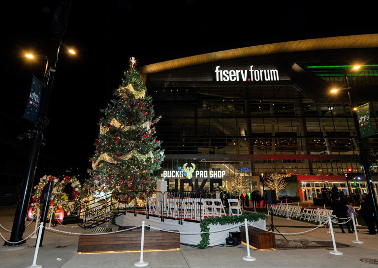 Deer District in Milwaukee plans its own holiday market for 2025