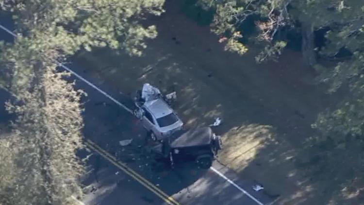 Fatal three-vehicle crash shuts down highway in South Fulton Fatal three-vehicle crash shuts down highway in South Fulton