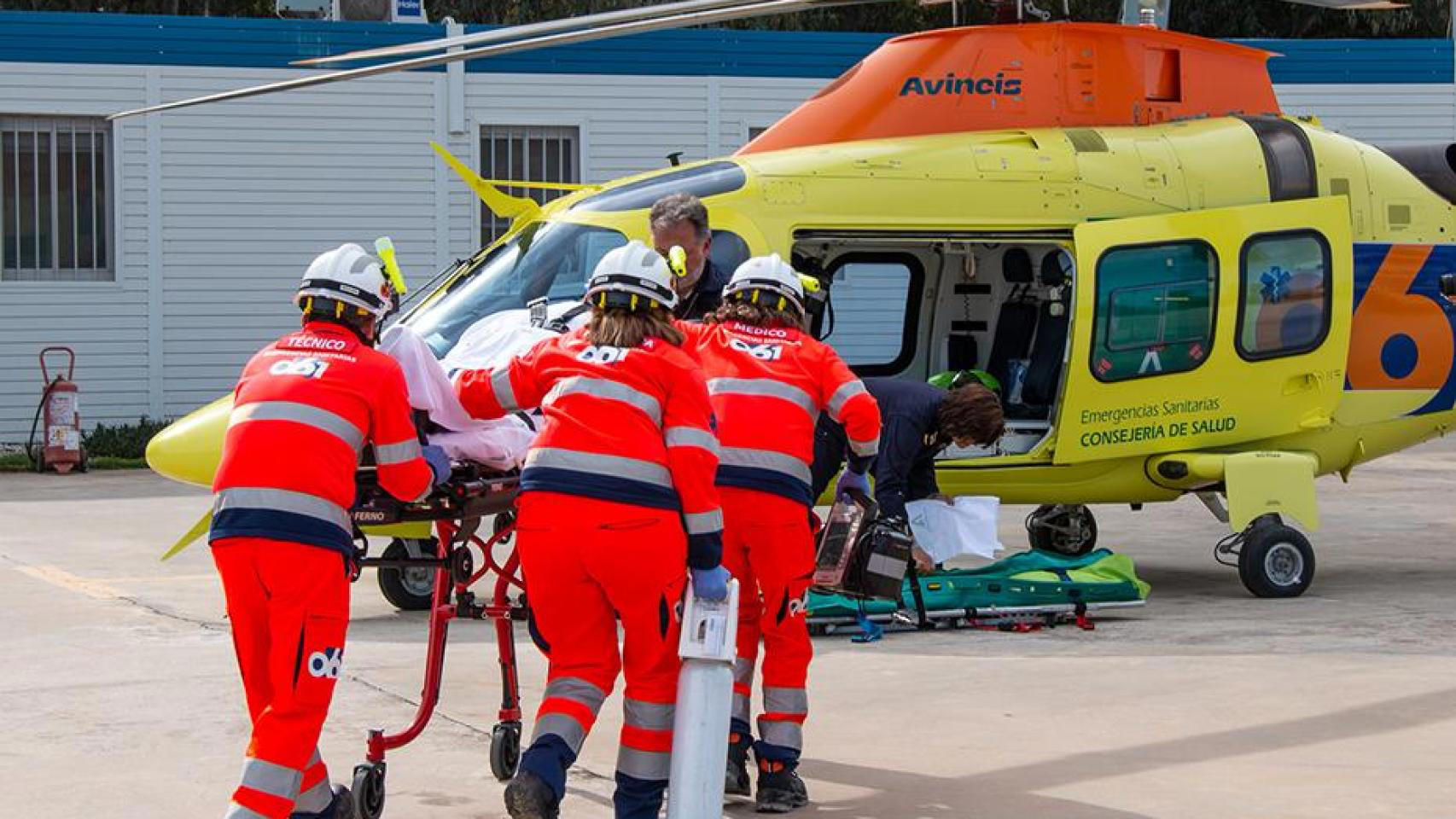 Trasladan en helicóptero al hospital a un parapentista herido tras ... Trasladan en helicóptero al hospital a un parapentista herido tras ...