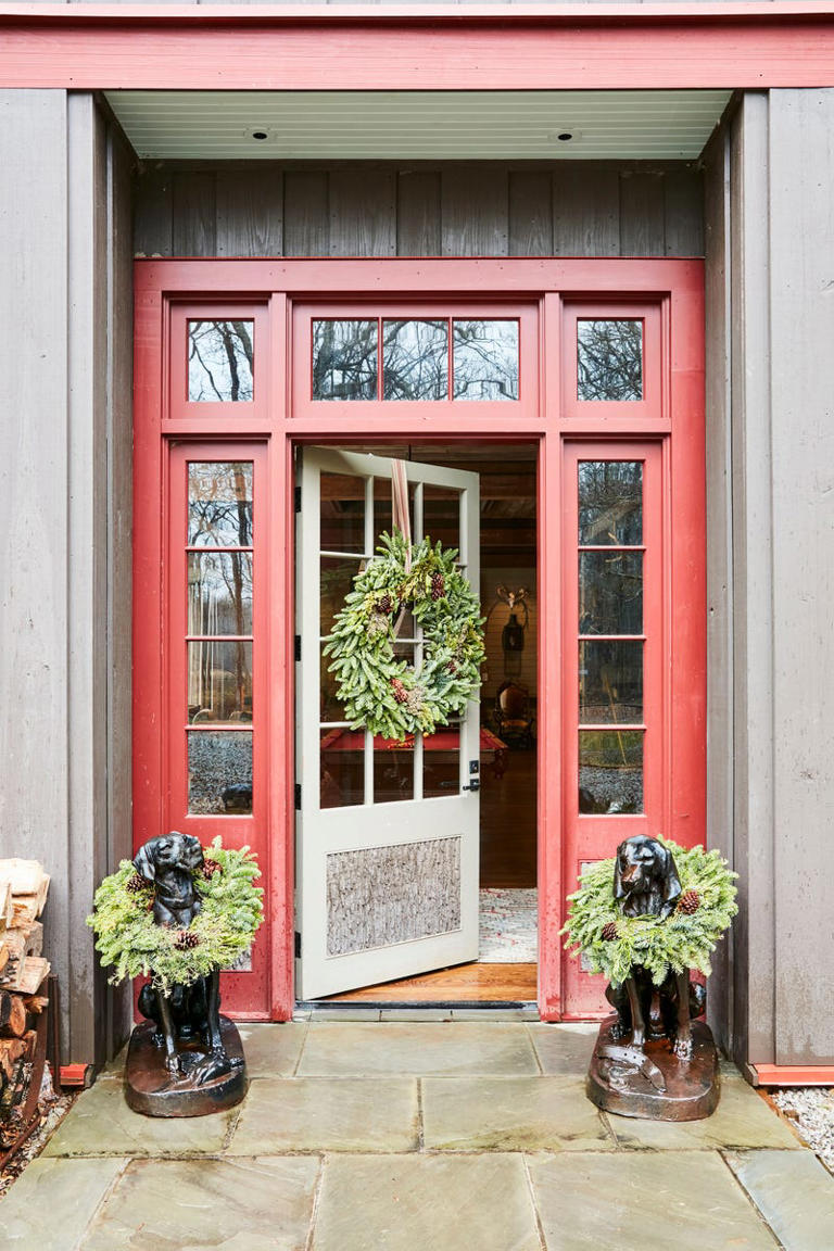 35 Outdoor Christmas Decor Ideas for the Most Festive Curb Appeal