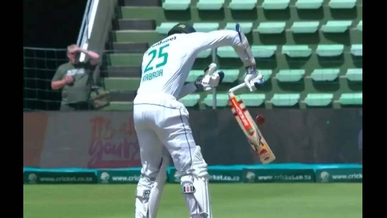 'Oh! that's broken': Kagiso Rabada's bat shattered by Lahiru Kumara's ... 'Oh! that's broken': Kagiso Rabada's bat shattered by Lahiru Kumara's ...