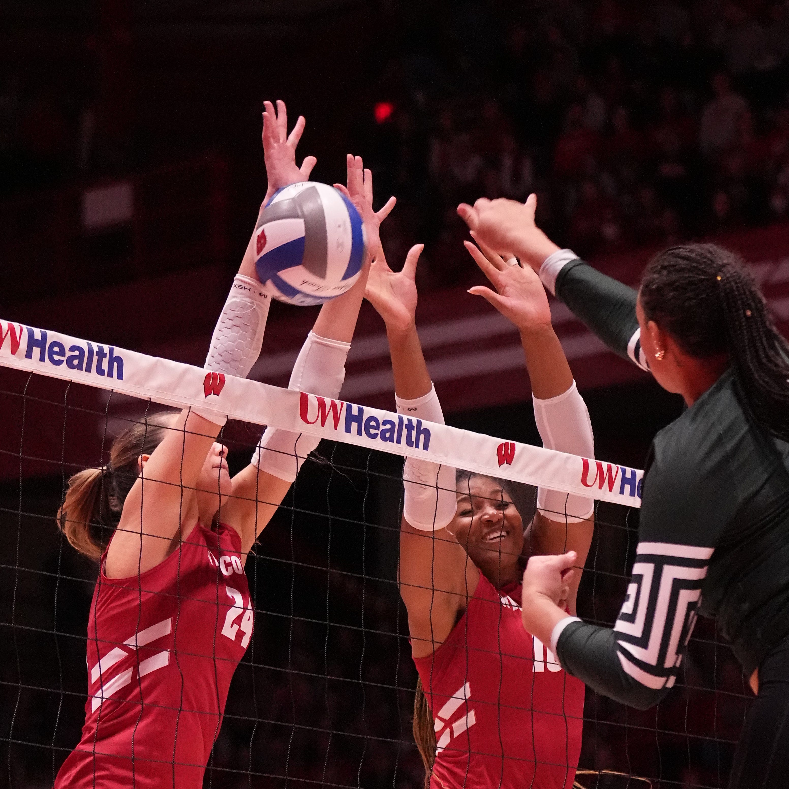 Wisconsin volleyball scores four-set win over Georgia Tech, advances to ...