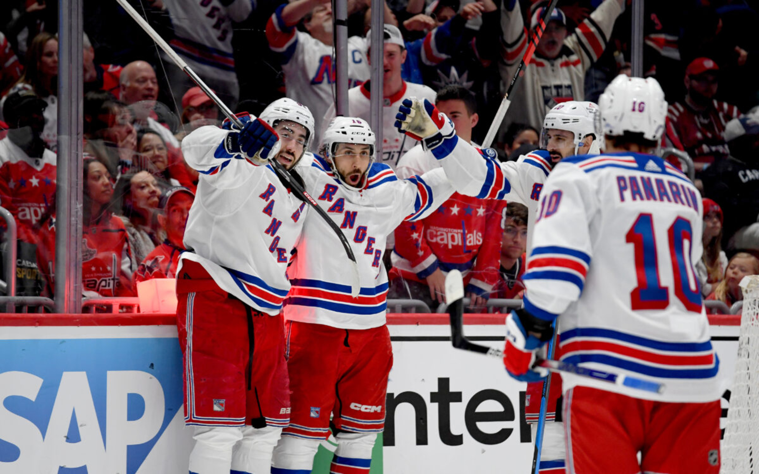 Rangers score 5 unanswered goals in 7-3 rout over Capitals