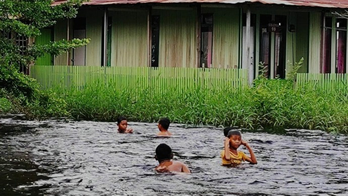 Sungai Kahayan Meluap, Warga Palangka Raya Manfaatkan Banjir Sebagai ... Sungai Kahayan Meluap, Warga Palangka Raya Manfaatkan Banjir Sebagai ...