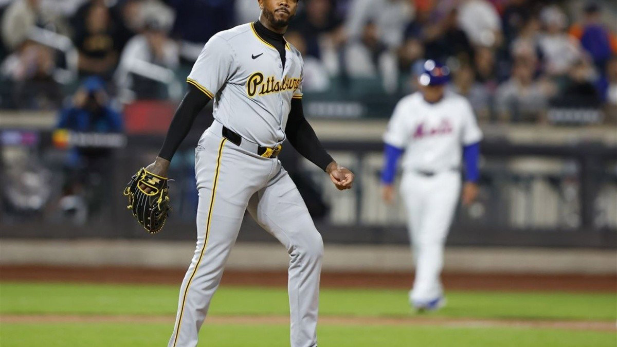 MLB: Aroldis Chapman Draws Interest from Half a Dozen MLB Teams MLB: Aroldis Chapman Draws Interest from Half a Dozen MLB Teams