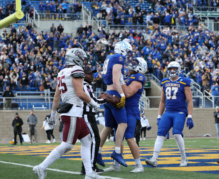 South Dakota State football falls to North Dakota State in FCS semifinals