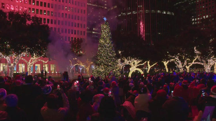 ‘A great way to kick off the holiday season’ | Thousands gather in downtown Houston for annual ...
