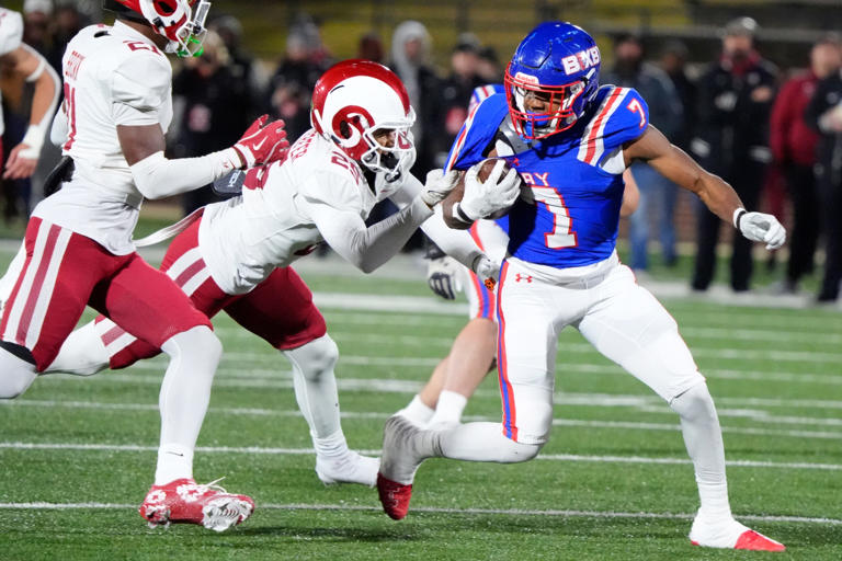 How a 'Bulldozer' led Davis to Class 2A-II football state championship ...