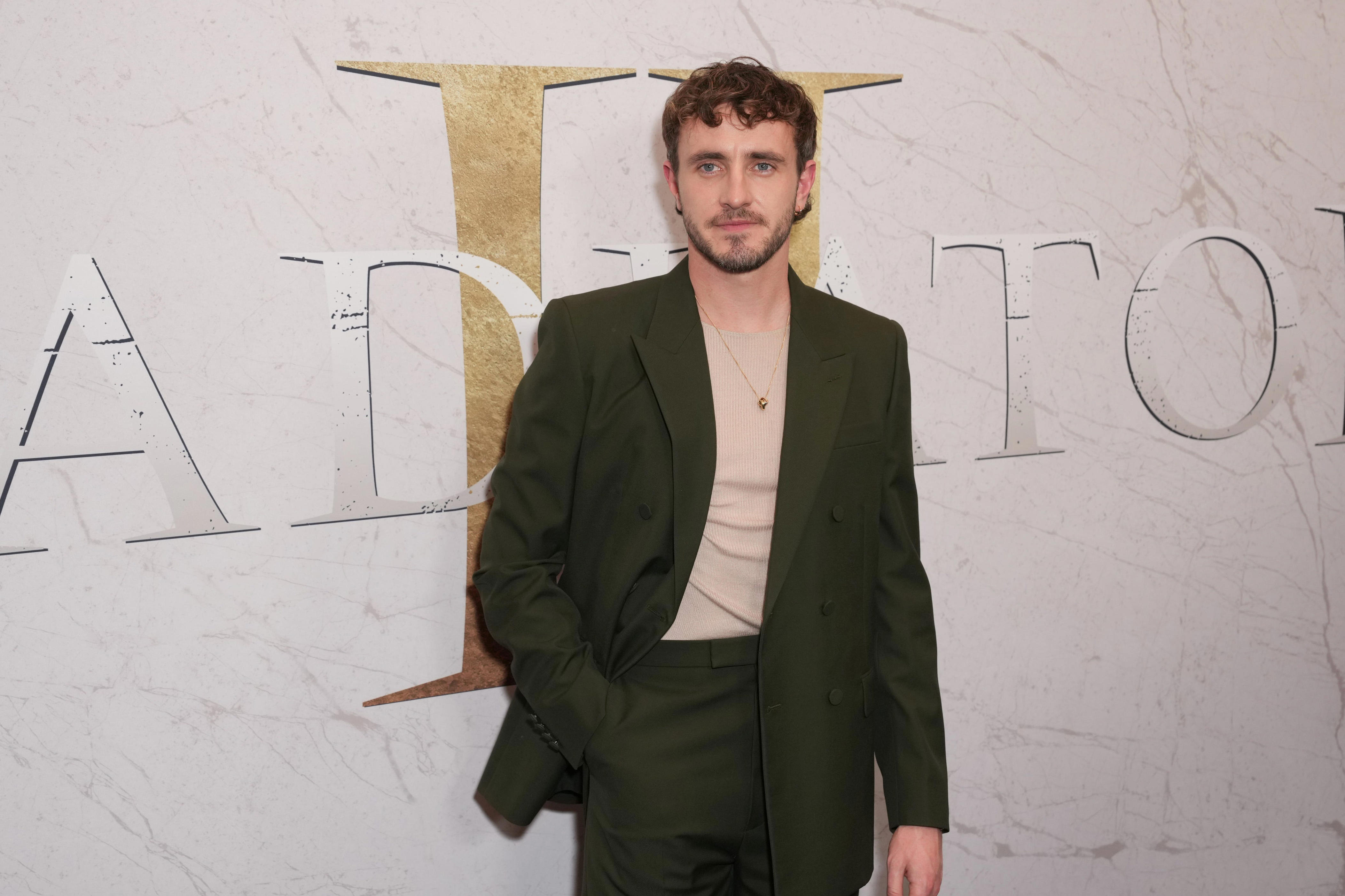 Who's hosting 'Saturday Night Live' tonight? Musical guest, how to ...