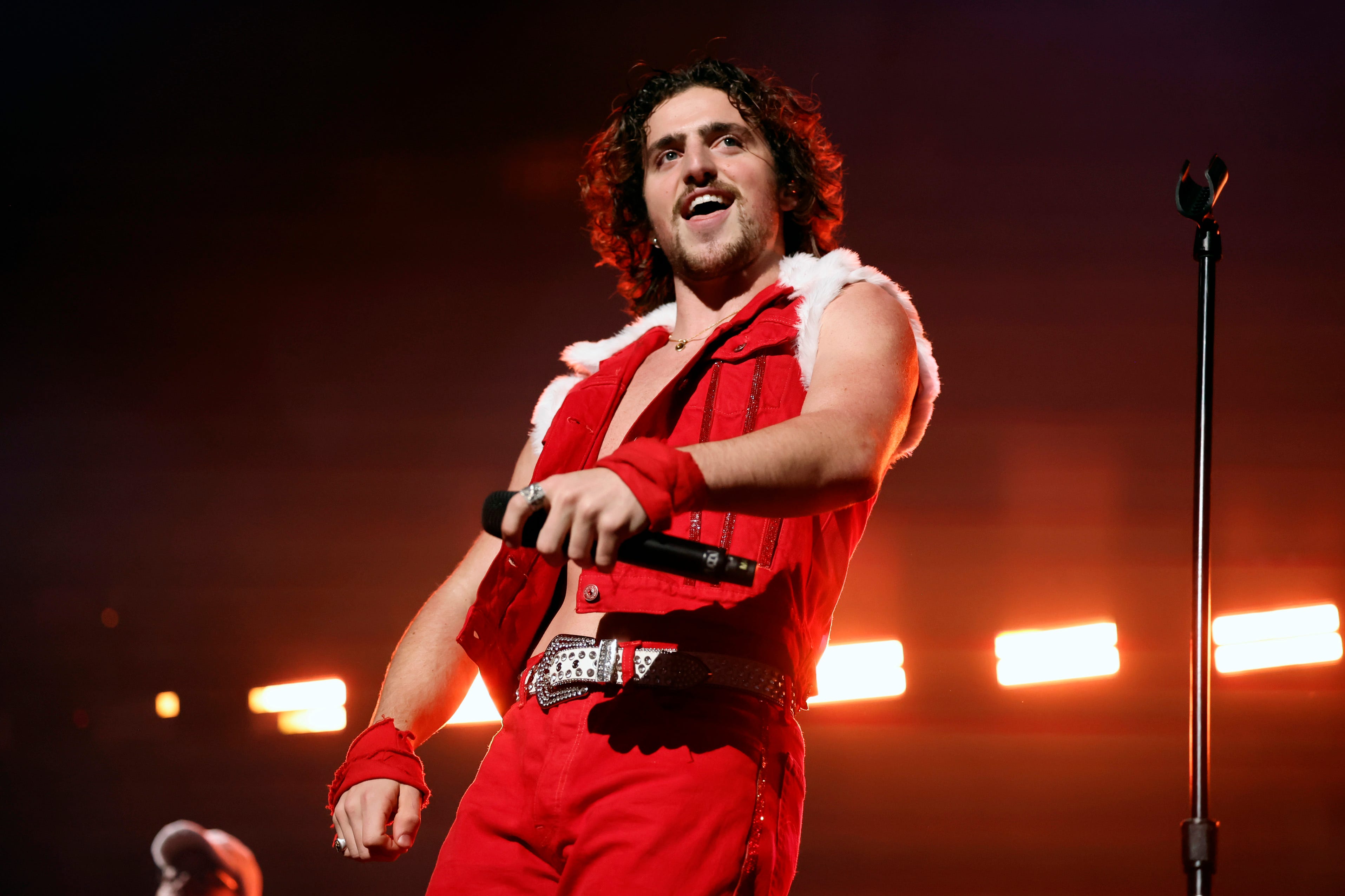 Benson Boone flips, SZA stuns and T-Pain is crowd favorite at Jingle ...