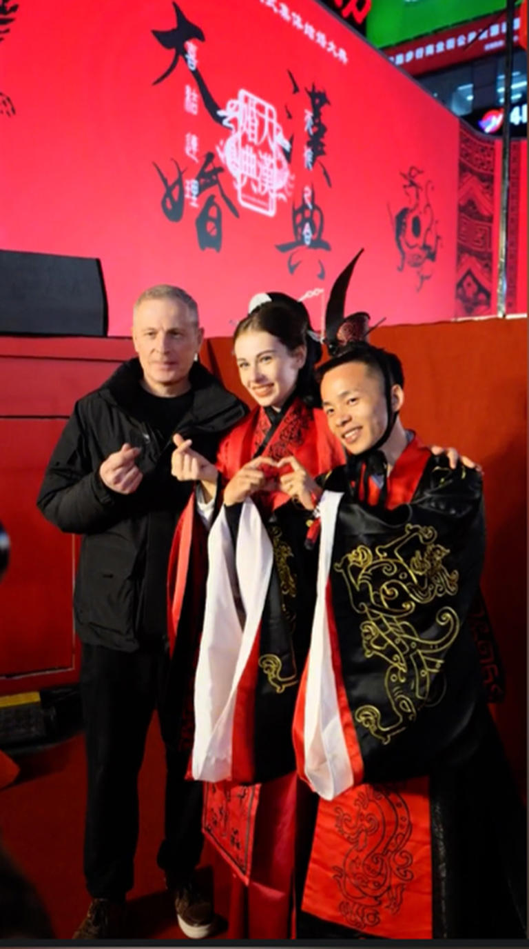 Chinese man finds love with Belarusian woman who is a head taller after ... Chinese man finds love with Belarusian woman who is a head taller after ...