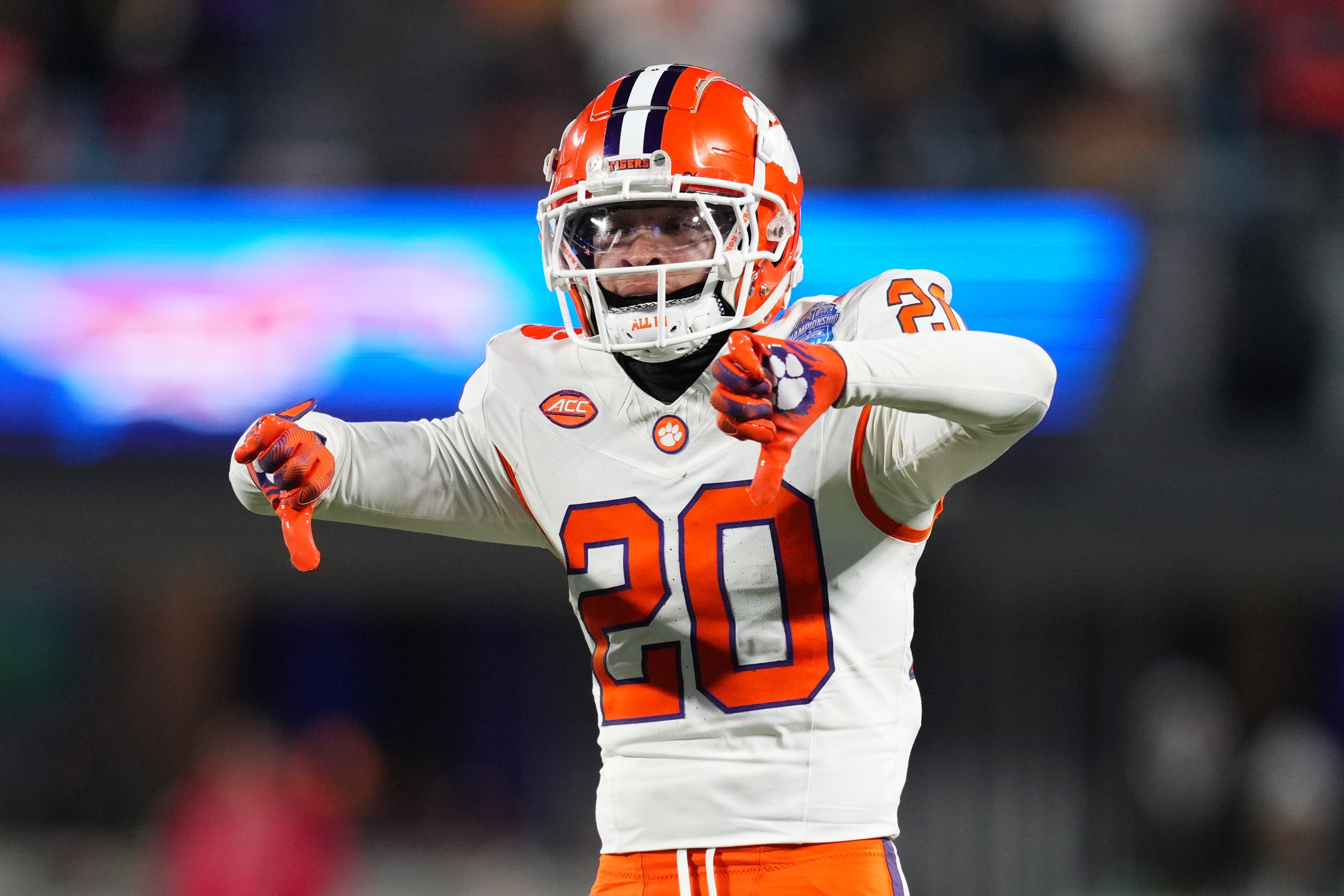 Avieon Terrell's role in Clemson-LSU reversed with brother AJ 5 years ...