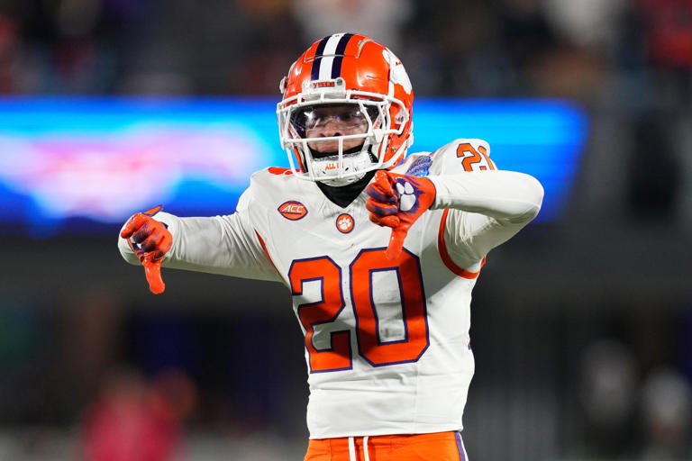 Avieon Terrell's role in Clemson-LSU reversed with brother AJ 5 years after he watched title ...