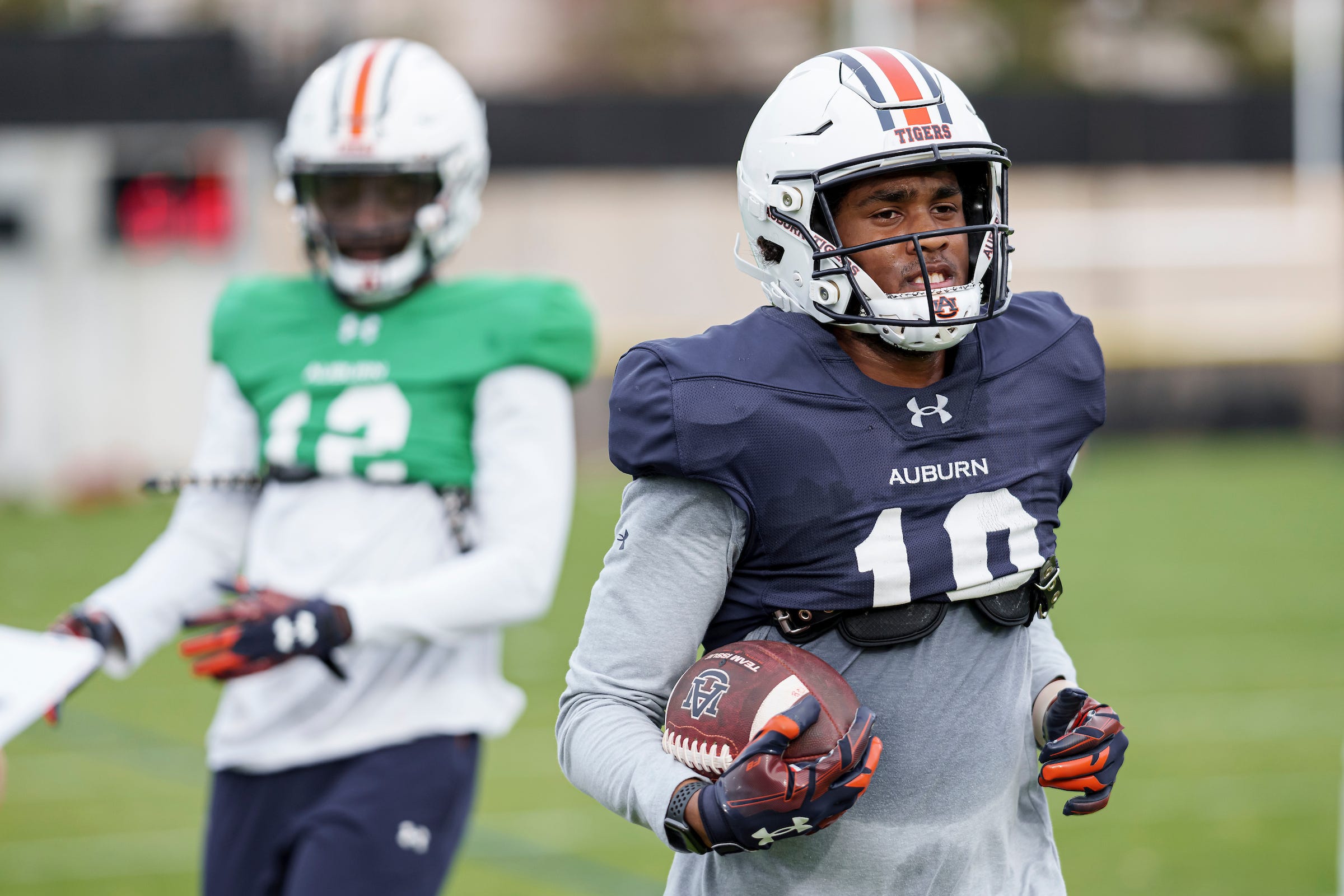Auburn wide receiver Caleb Burton to enter transfer portal