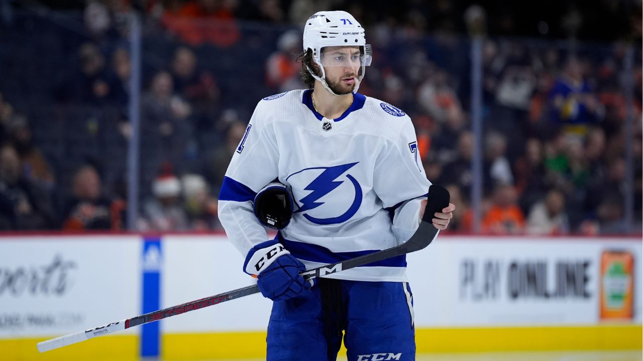 Lightning’s Cirelli exits Game 1 vs. Panthers