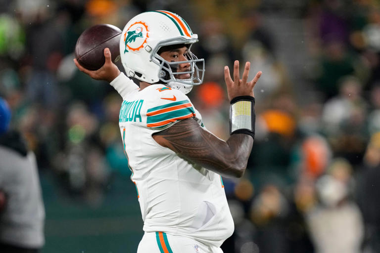 Miami Dolphins' Tua Tagovailoa tries to slay cold weather at Cleveland