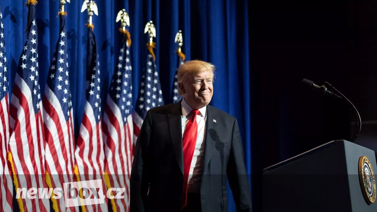 Komentář | Trump drží pistoli u hlavy americké ústavě a všem ...