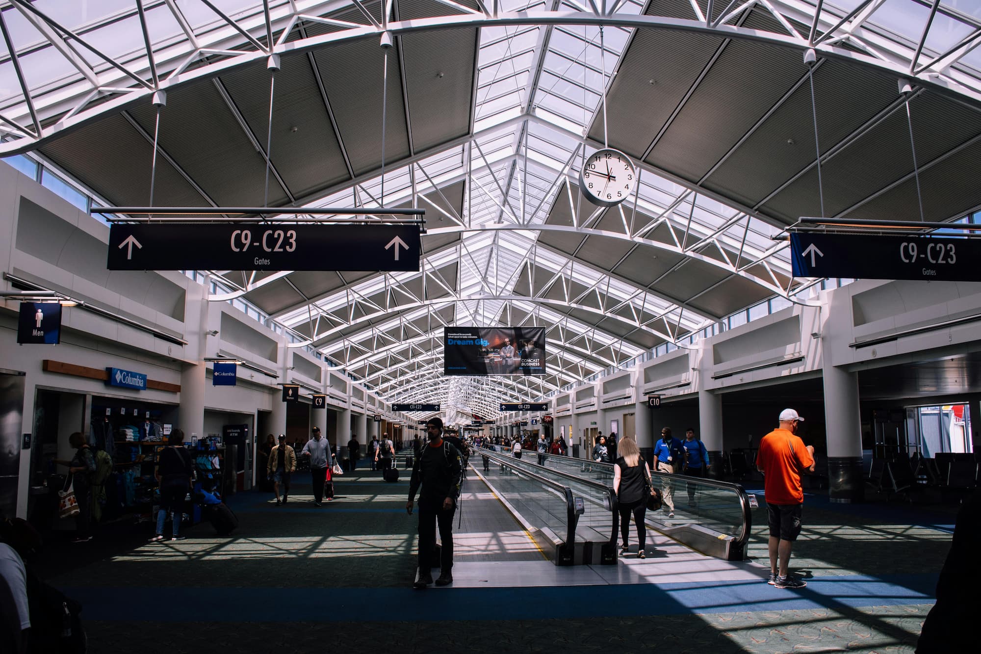 8 simple airport tips travel pros swear by for a stress-free trip