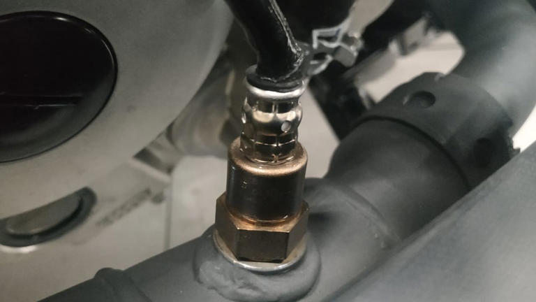 Akhirnya Tahu, Ternyata Ini Dua Penyebab Busi Motor Matic Jadi Hitam