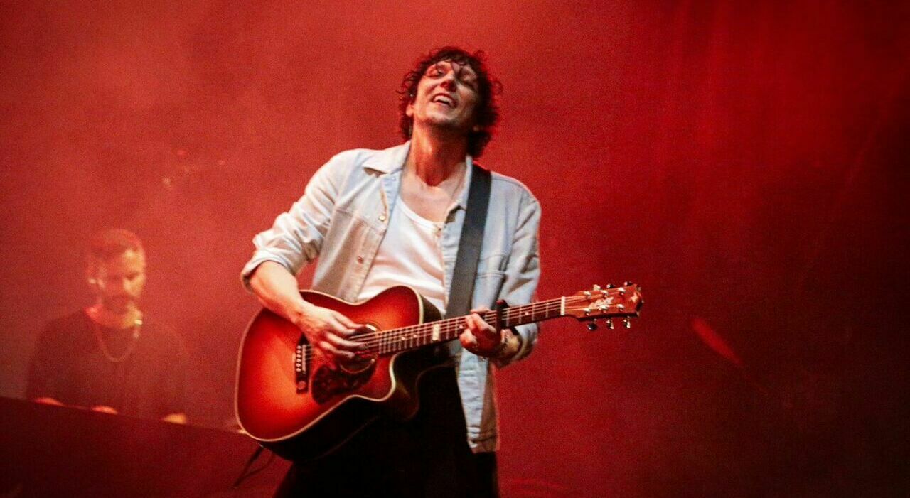 Ermal Meta, coach a Io canto Family: l'infanzia in Albania, la ...