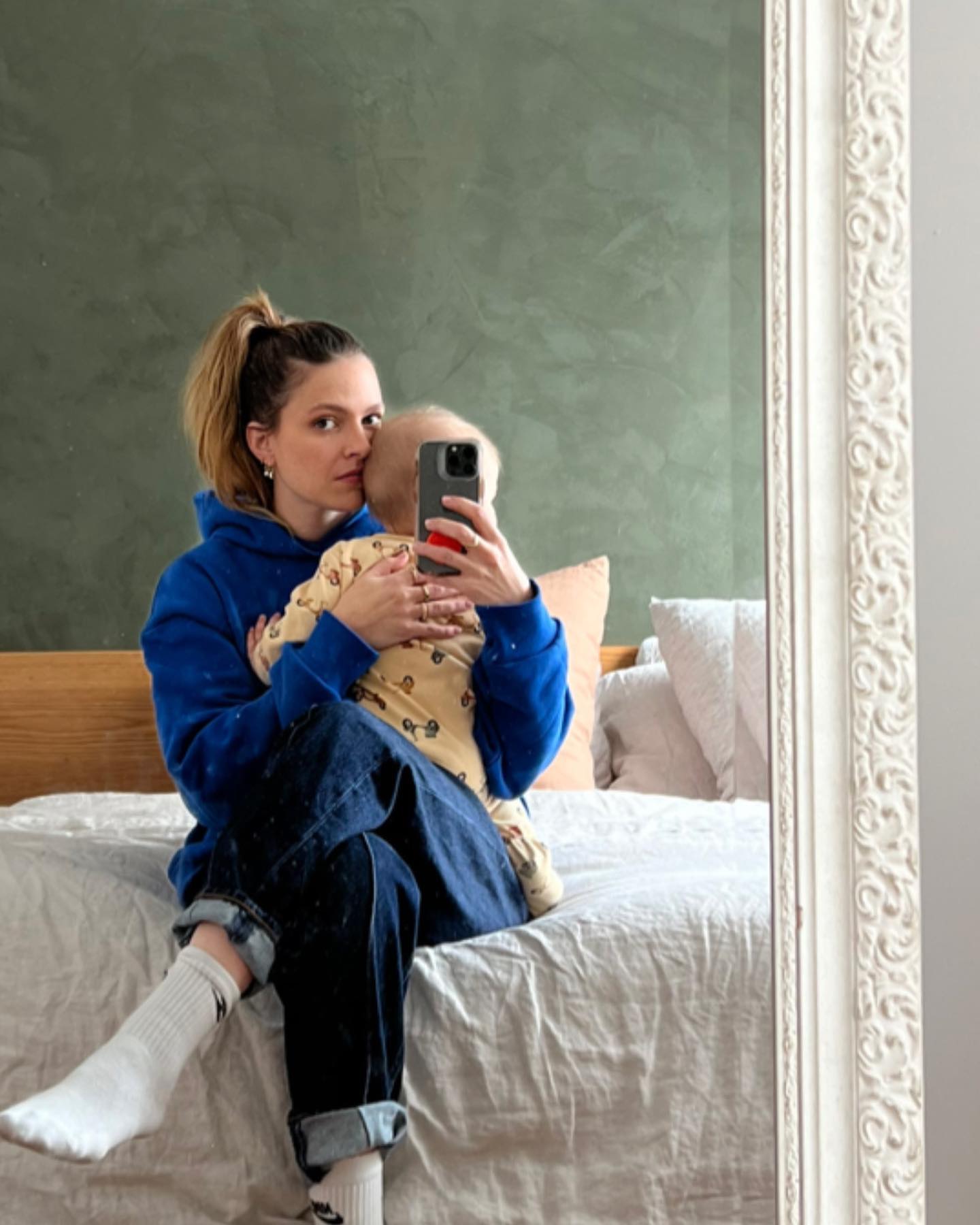 Sarah-Jeanne Labrosse : 15 photos touchantes de sa vie de famille