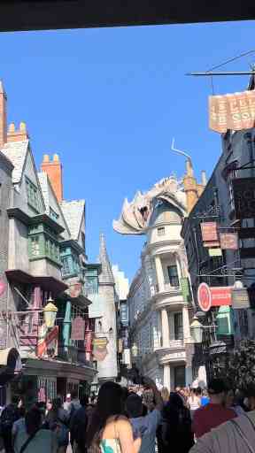 A Look Inside Gringotts Bank, At Harry Potter World, Universal Studios ...