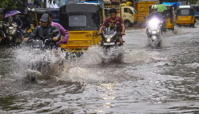 Tamil Nadu weather: Heavy rainfall expected in several districts as low ... Tamil Nadu weather: Heavy rainfall expected in several districts as low ...
