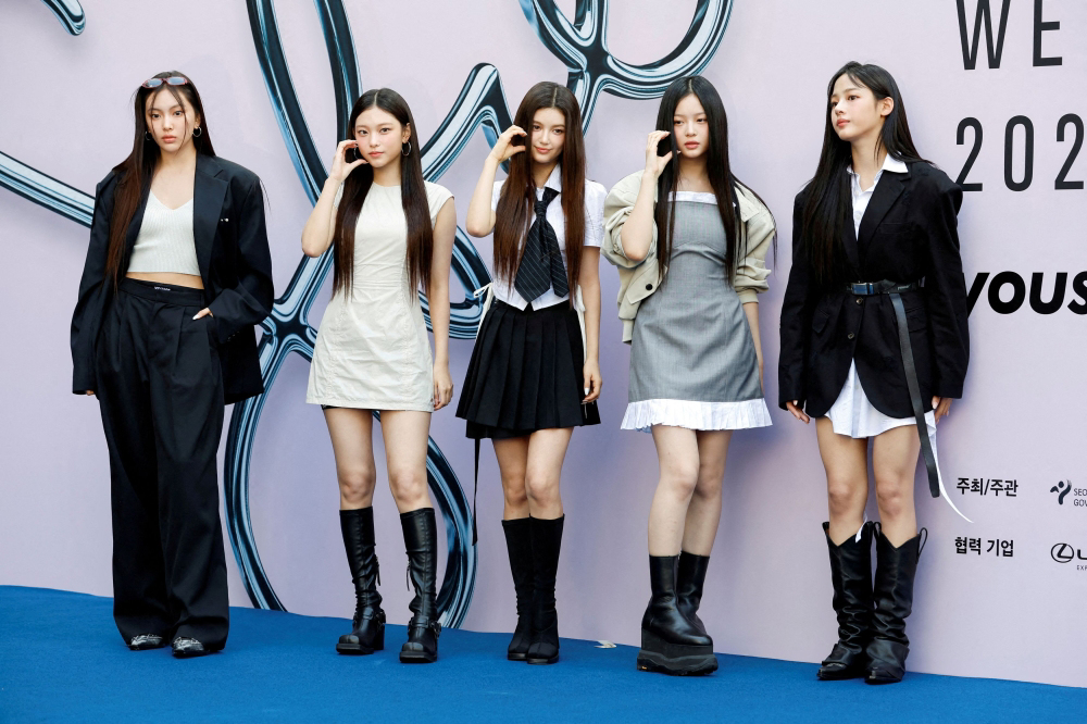 Is it NewJeans or isn’t it? Group’s cryptic appearance leaves fans ... Is it NewJeans or isn’t it? Group’s cryptic appearance leaves fans ...