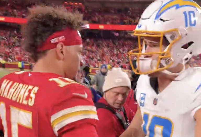 Patrick Mahomes Had 4-Word Message For Justin Herbert In Postgame Handshake Patrick Mahomes Had 4-Word Message For Justin Herbert In Postgame Handshake