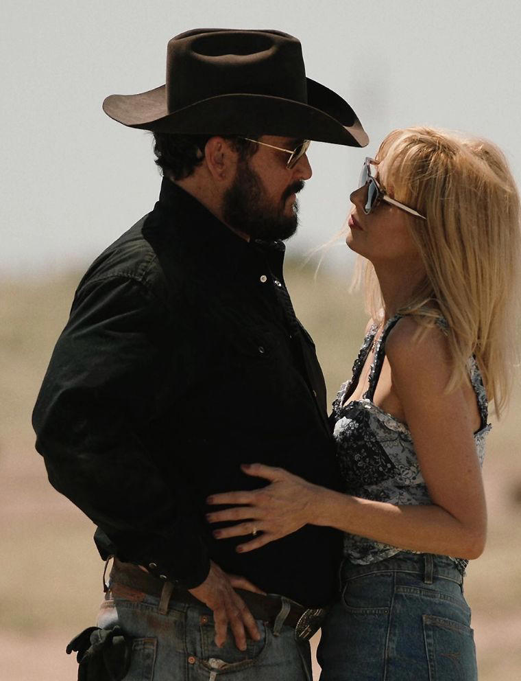 Beth Dutton's outfits in Yellowstone: From that Réalisation Par dress ...