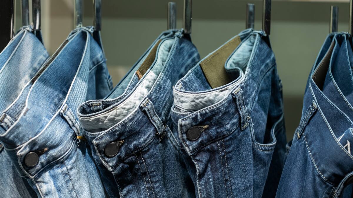 Immer nur Handwäsche: Darum sollten Jeans nicht in die Waschmaschine