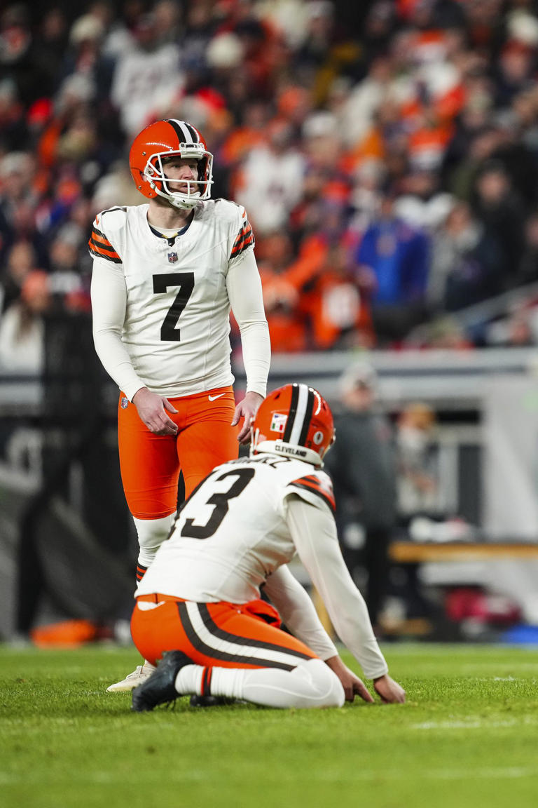 Browns options as kicker Dustin Hopkins struggles