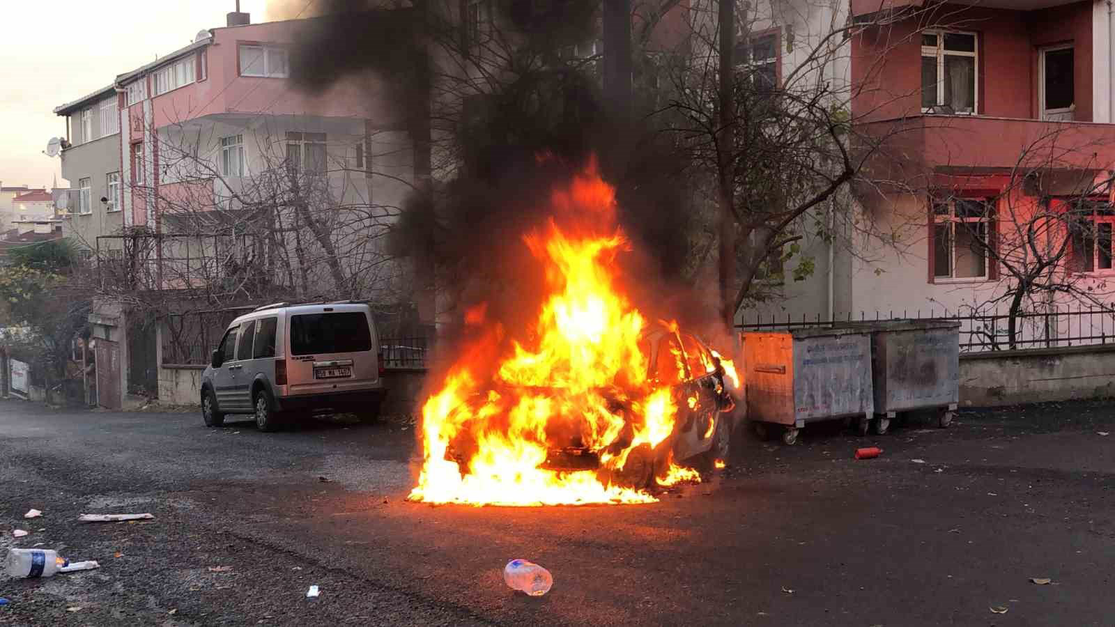 Tekirdağ’da LPG’li otomobil alev topuna döndü: Otomobilde patlama ... Tekirdağ’da LPG’li otomobil alev topuna döndü: Otomobilde patlama ...
