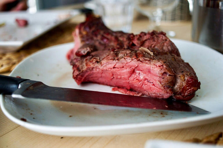 Red meat triggers gut bacteria shift, fueling inflammation in mouse study