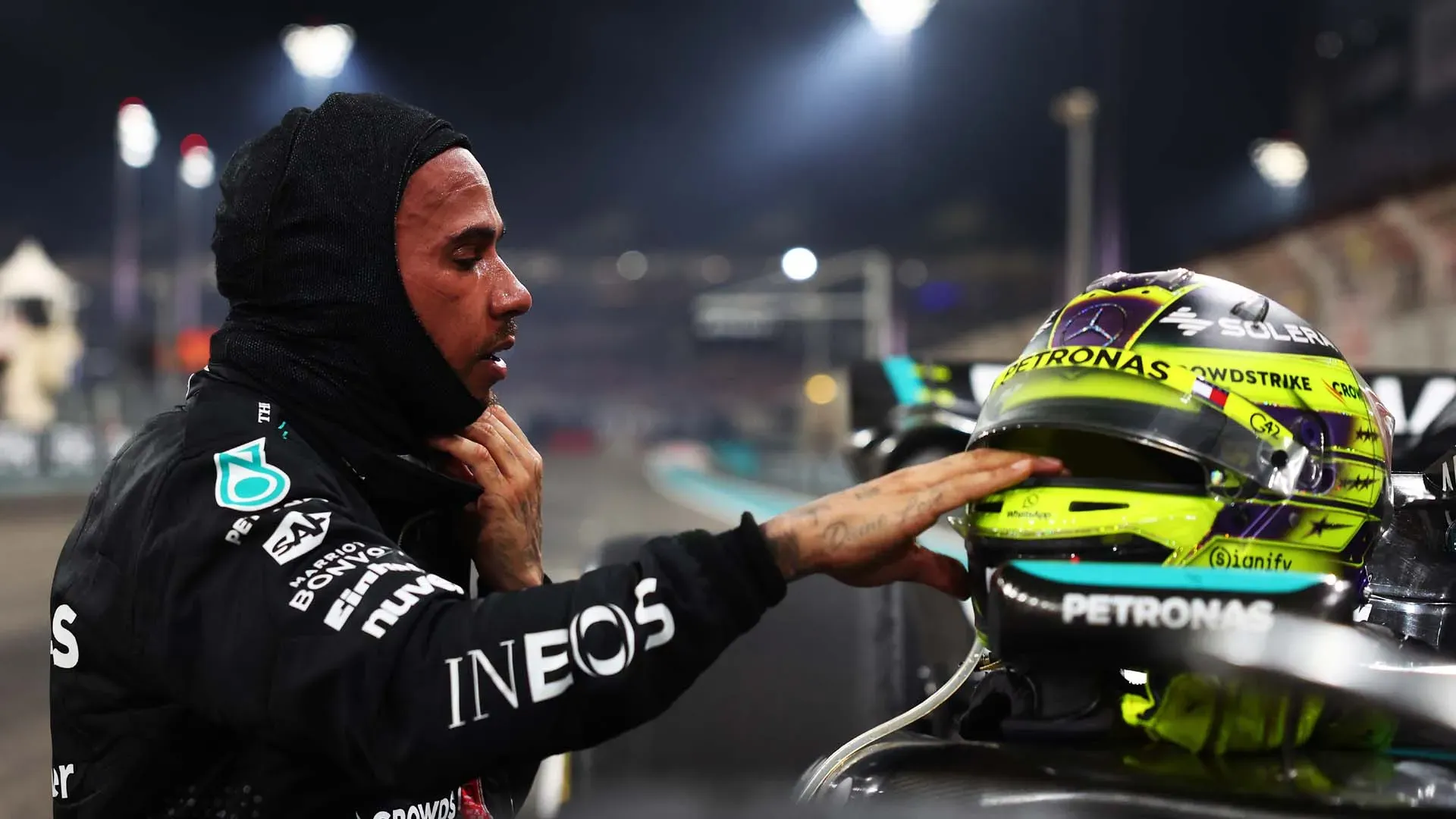 Lewis Hamilton is ontroerd na zijn laatste GP bij Mercedes: foto's