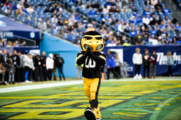 Iowa vs. Missouri Music City Bowl cracks CBS Sports' top 20 postseason games