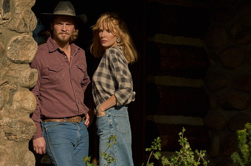 Beth Dutton's outfits in Yellowstone: From that Réalisation Par dress ...