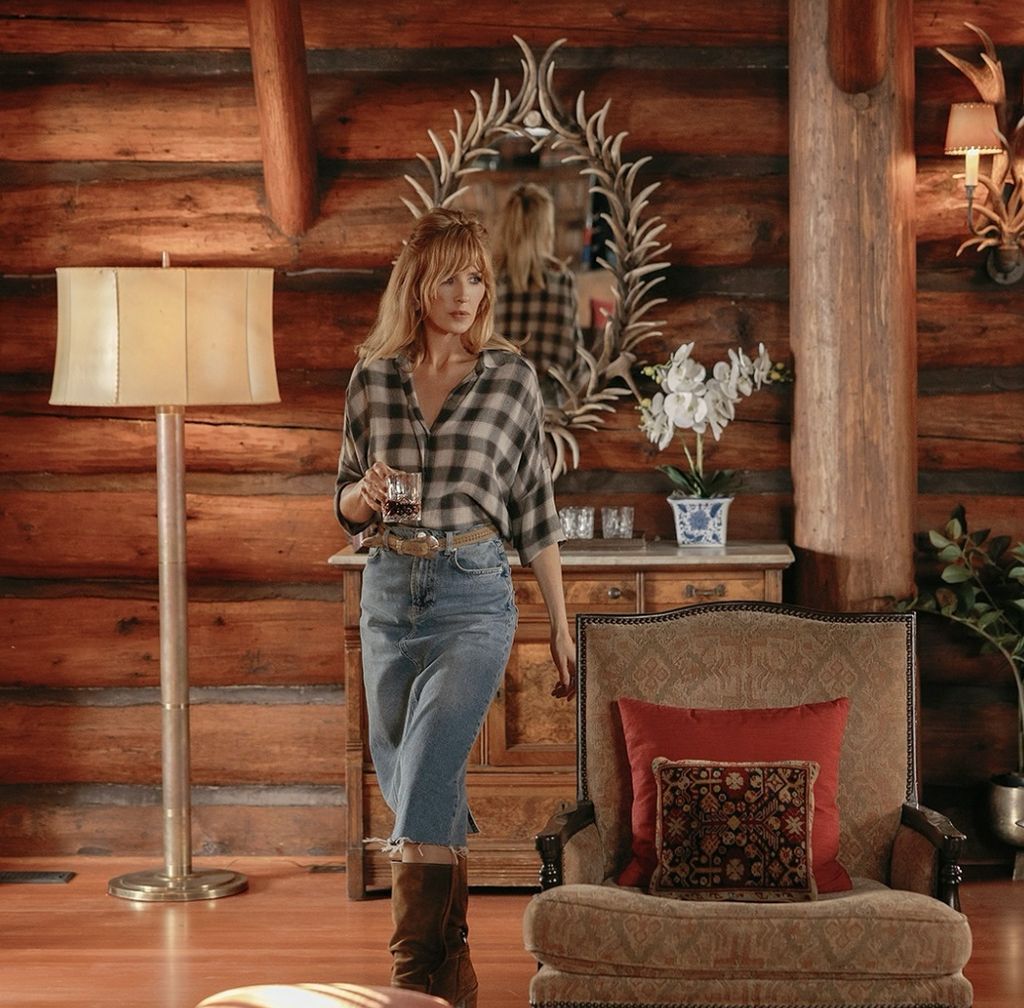 Beth Dutton's outfits in Yellowstone: From that Réalisation Par dress ...