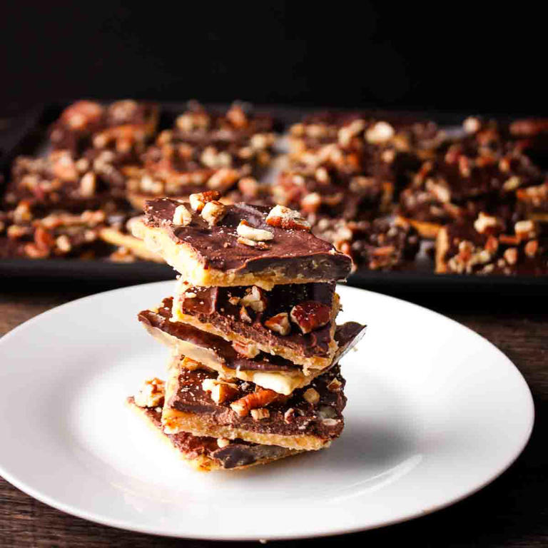 Easy Saltine Cracker Toffee (5-Ingredient Christmas Crack)